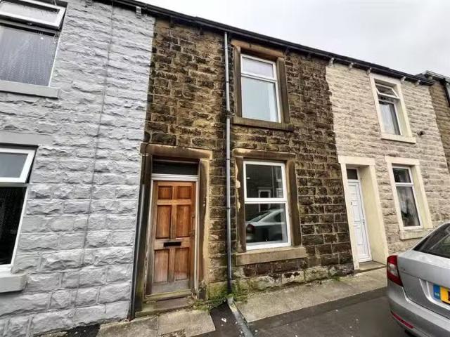 Cheap 1 BA 2 bedroom house for rent in 17 Orange Street Accrin.