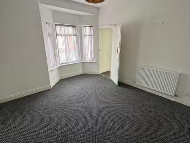 Nice 1 BA 2 bedroom house for rent in Gloucester Street, Hull.