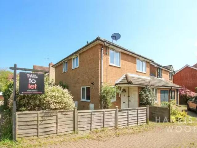 Rental! 1 BA 2 bedroom house for rent in Wryneck Close, Colche.