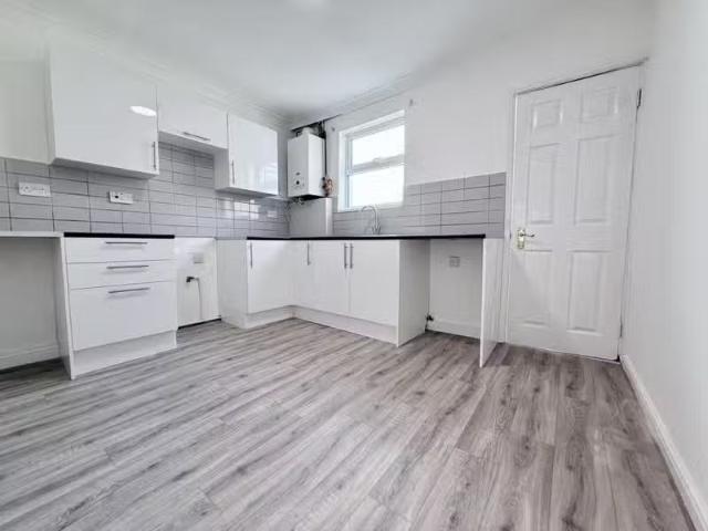 Deal! 1 BA 2 bedroom house for rent in Trinity Place, Ramsgate.