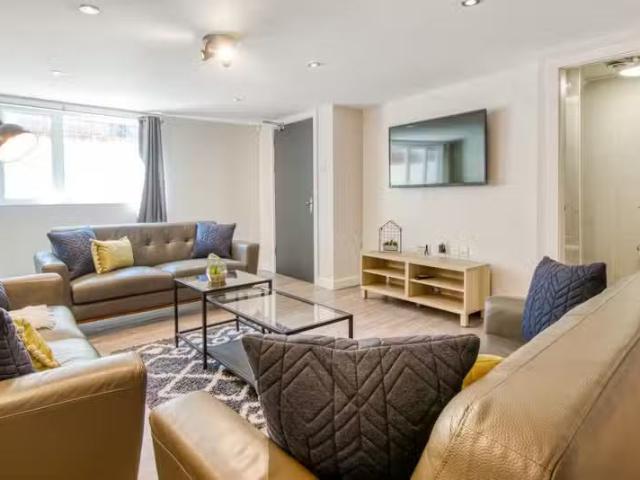 Just in! 1 BA 2 bedroom maisonette for rent in Welcomes Road.