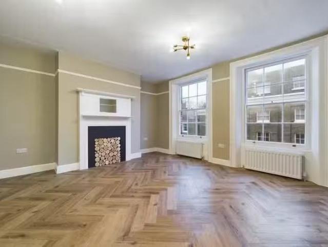 Rental! 1 BA 2 bedroom maisonette for rent in Castle Steet, Do.