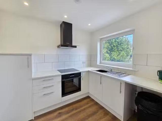 Nice 1 BA 2 bedroom maisonette for rent in Gradon Close, Barry.