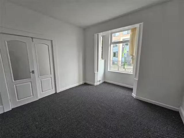 Deal! 1 BA 2 bedroom Mid Terrace House to rent, Vine Street, C.