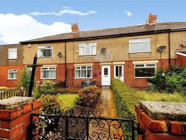 Nice 1 BA 2 bedroom Mid Terrace House to rent, Crawford Garden.