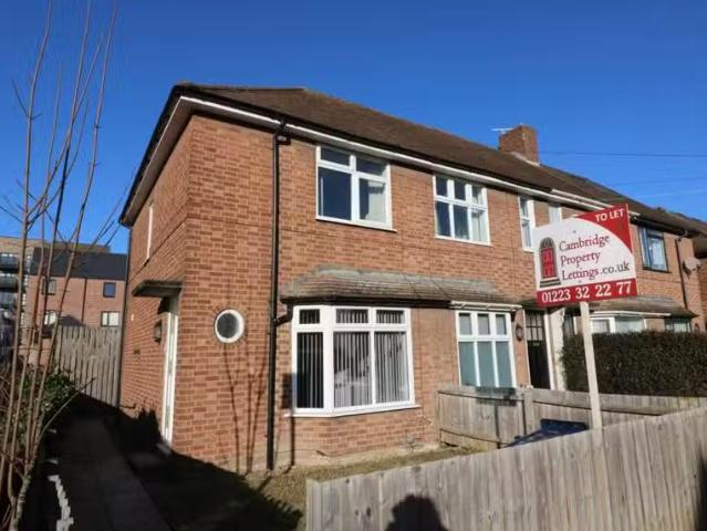 Rental! 1 BA 2 bedroom semi detached house for rent in Cromwel.