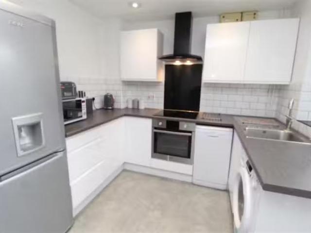 New 1 BA 2 bedroom semi detached house for rent in Falcon Way.