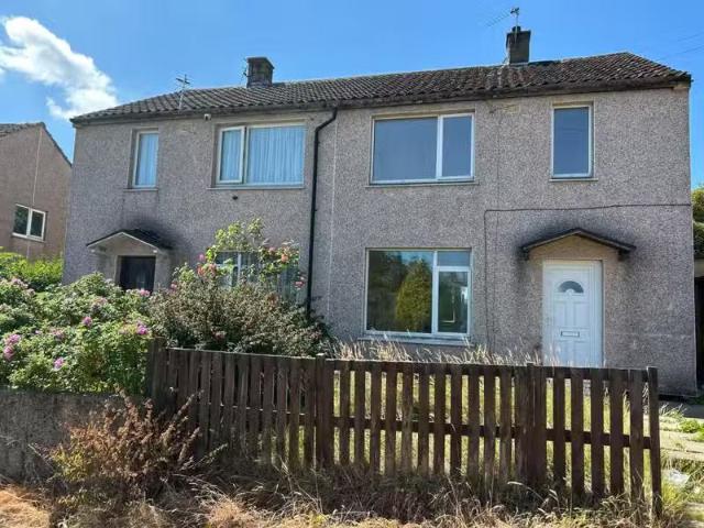 Rental! 1 BA 2 bedroom semi detached house for rent in Lymingt.