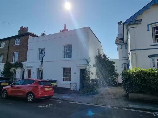 Nice 1 BA 2 bedroom semi detached house for rent in Orchard St.