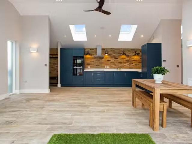 Rental! 1 BA 2 bedroom property to let in Wesinteraction Avenu.