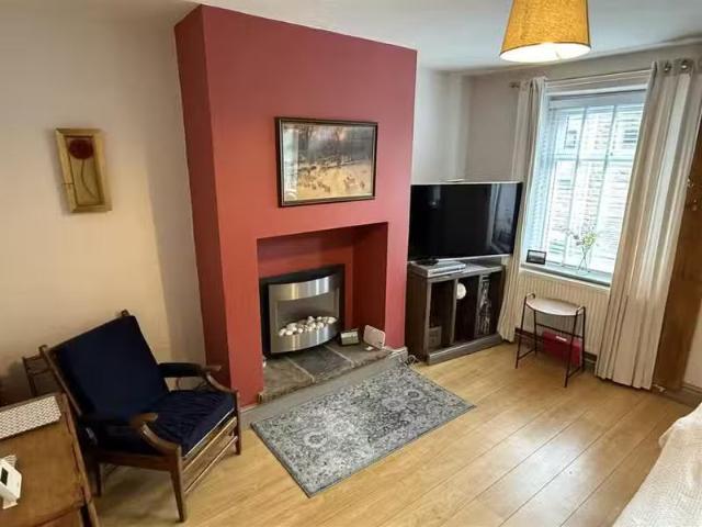 Rental! 1 BA 2 bedroom terraced house for rent in Commercial S.