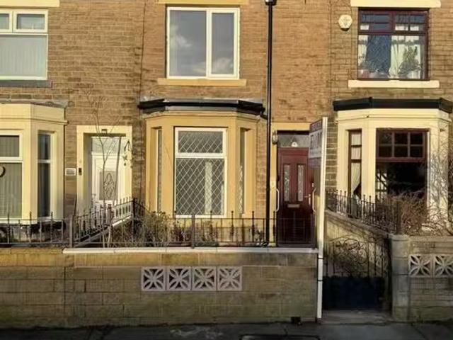 Rental! 1 BA 2 bedroom terraced house for rent in Cardwell Str.