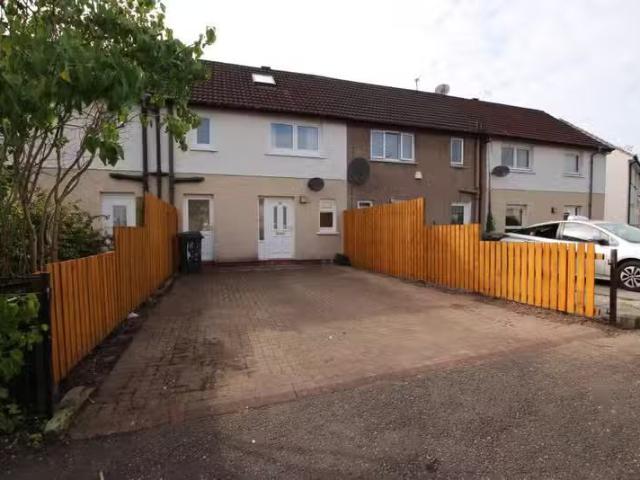 Nice 1 BA 2 bedroom terraced house for rent in Craigend Cresce.