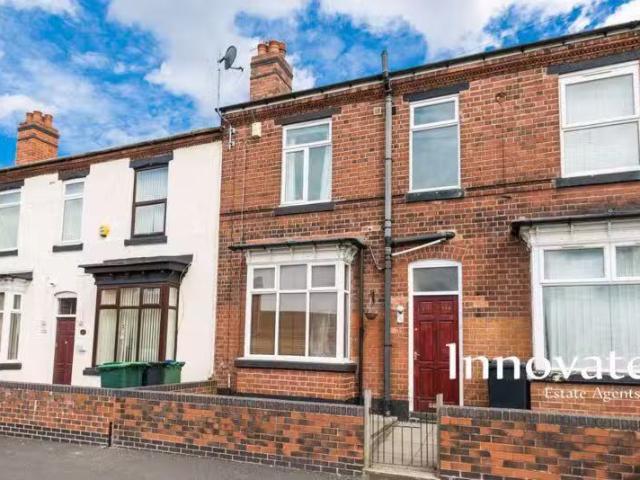Nice 1 BA 2 bedroom terraced house for rent in Barker Street.
