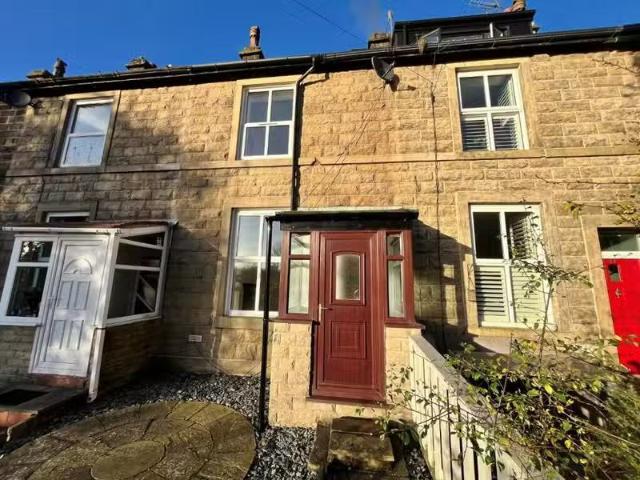 Just in! 1 BA 2 bedroom terraced house for rent in Edith Stree.