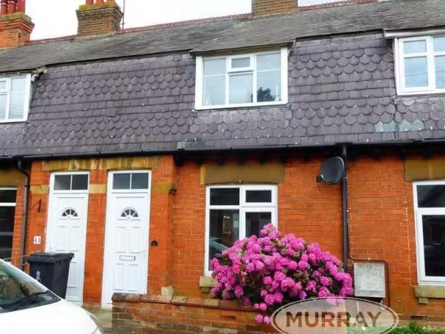 Nice 1 BA 2 bedroom terraced house for rent in Kings Road, Oak.