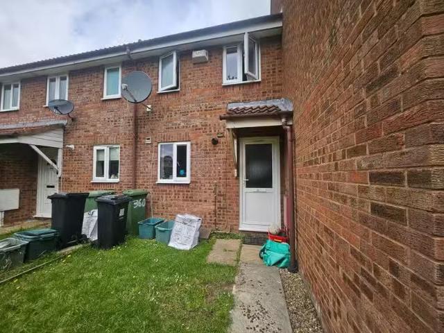 Rental! 1 BA 2 bedroom terraced house for rent in Oaktree Cres.