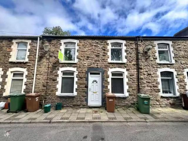 Cheap 1 BA 2 bedroom terraced house for rent in New Road, Deri.