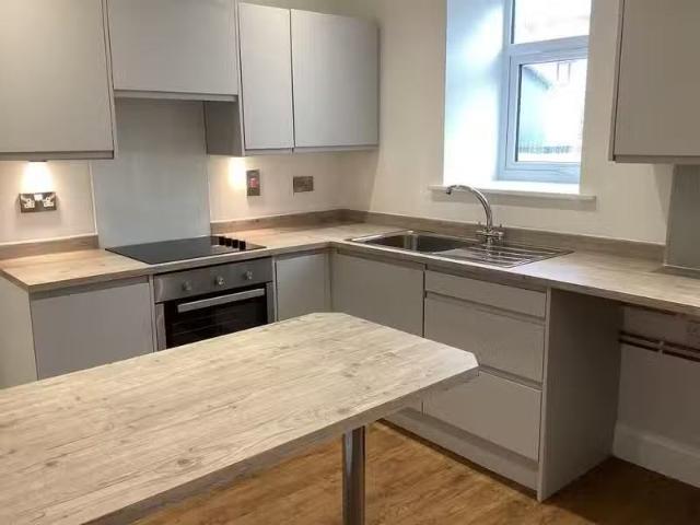 Rental! 1 BA 2 bedroom terraced house for rent in Nelson Stree.