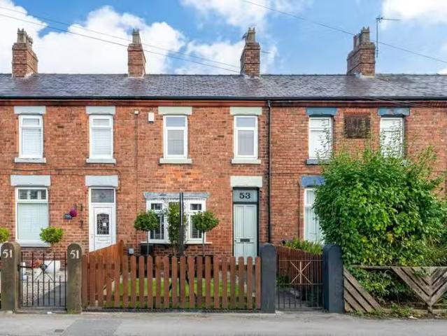 Rental! 1 BA 2 bedroom terraced house for rent in Square Lane.