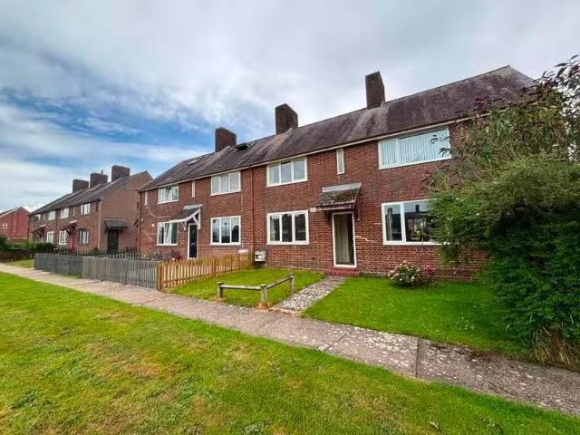 Unique 1 BA 2 bedroom terraced house for rent in Starling Road.