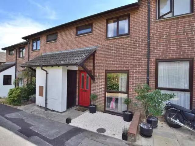 Rental! 1 BA 2 bedroom terraced house for rent in Summertrees.