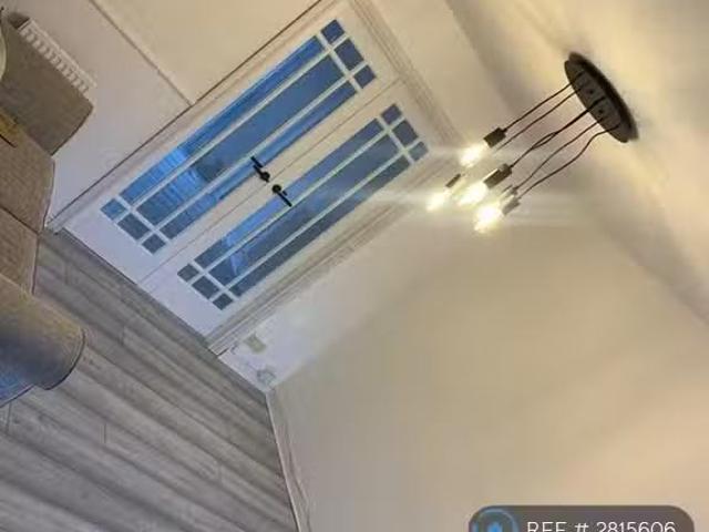 Rental! 1 BA 2 bedroom terraced house for rent in Woodsend Clo.