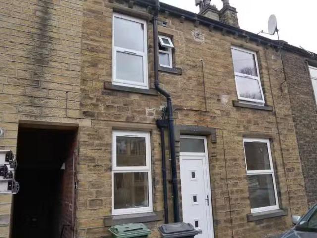 Charming 1 BA 2 bedroom terraced house for rent in Town End, H.