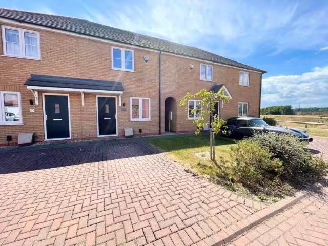 Unique 1 BA 2 bedroom terraced house for rent in Trefoil Close.