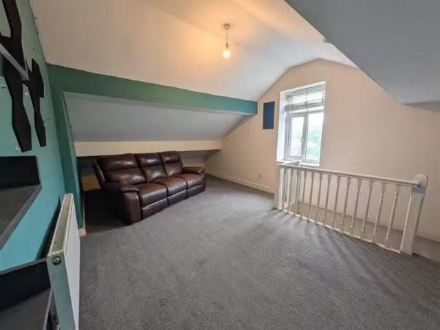 Unique 1 BA 2 bedroom terraced house for rent in Vale Street.