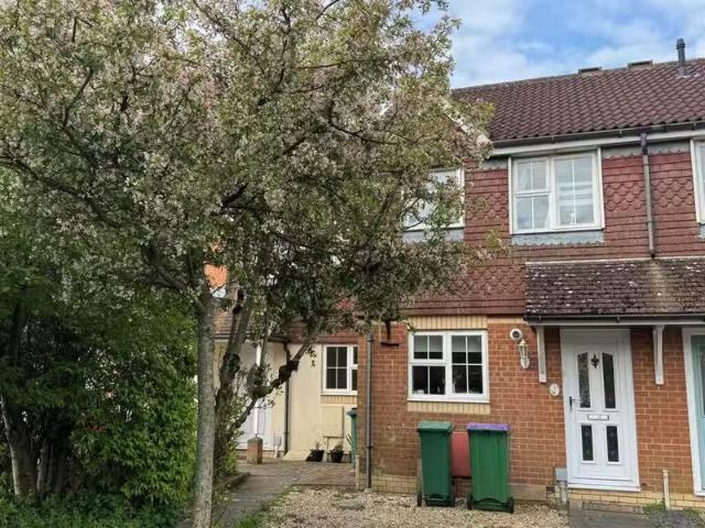 Rental! 1 BA 2 bedroom terraced house for rent in Vickers Clos.