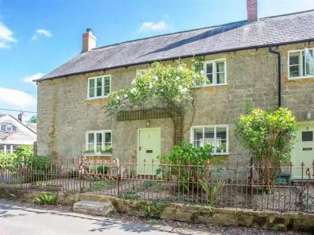 Just in! 1 BA 3 bedroom cottage for rent in Stoke Abbott, Beam.