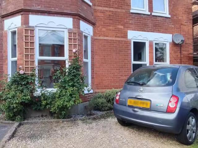 Cheap 1 BA 3 bedroom apartment for rent in Belvedere Road, Bou.