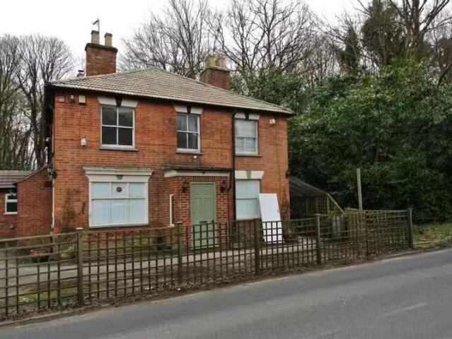 Nice 1 BA 3 bedroom apartment for rent in Virginia Water, GU25