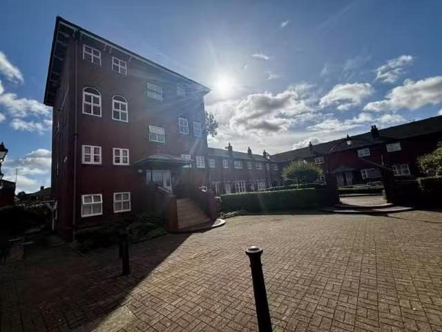 Rental! 1 BA 3 bedroom apartment for rent in 3 Lye Corner, Gat.