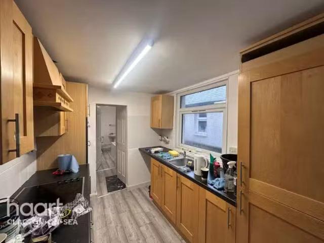 Charming 1 BA 3 bedroom bungalow for rent in Alvis Avenue, CLA.