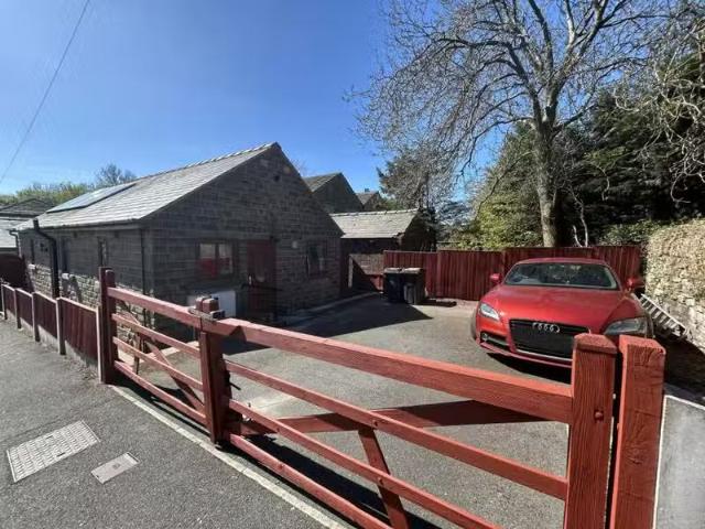 Cheap 1 BA 3 bedroom bungalow for rent in Lewdan, Brearcliffe.