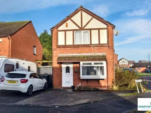 Just in! 1 BA 3 bedroom detached house for rent in Sundew Stre.