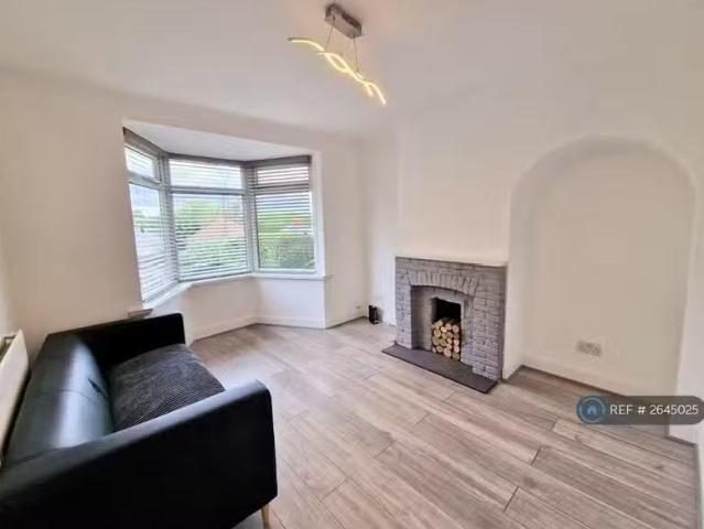 Deal! 1 BA 3 bedroom end of terrace house for rent in Aylesbur.