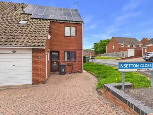 Rental! 1 BA 3 bedroom end of terrace house for rent in Insett.
