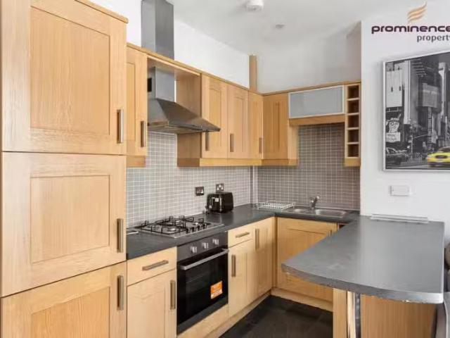 Rental! 1 BA 3 bedroom flat for rent in Western Road, Hove, BN3