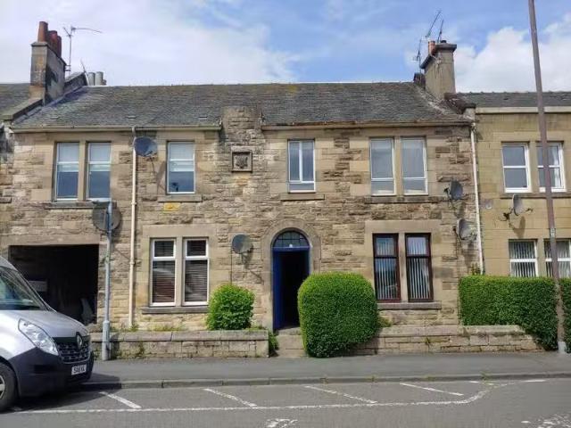 Cozy 1 BA 3 bedroom flat for rent in Abbey Road, Riverside, St.