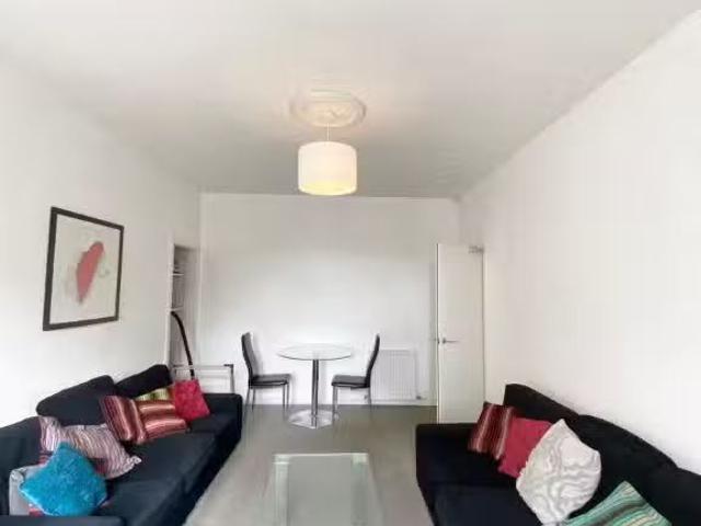 New 1 BA 3 bedroom flat for rent in Morgan Place, City Centre.