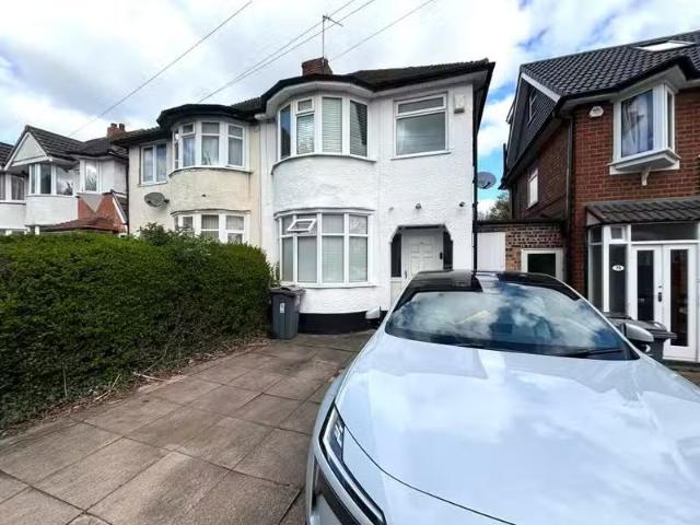 Cozy 1 BA 3 bedroom house for rent in Corisande Road, Selly Oa.