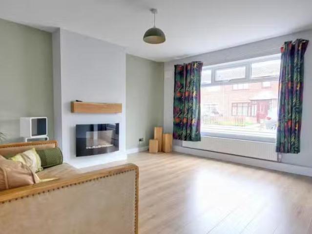 Cheap 1 BA 3 bedroom house for rent in Grove Park, Beverley, H.