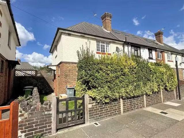 New 1 BA 3 bedroom house for rent in Holborn Road, Plaistow, E13