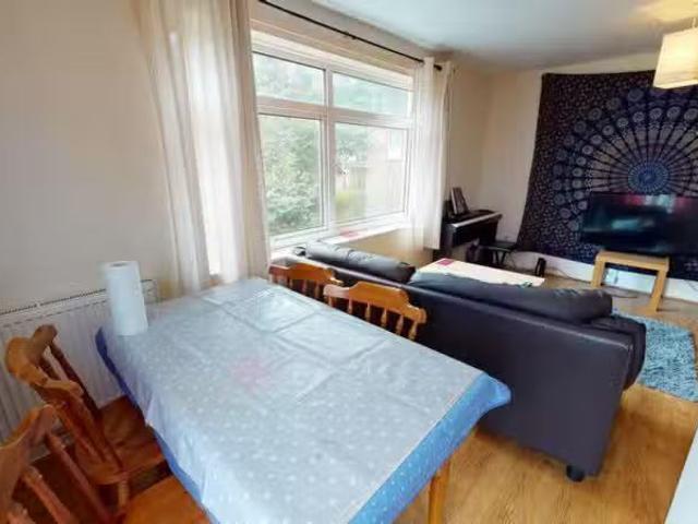 Nice 1 BA 3 bedroom house for rent in Hubert Croft, Selly Oak.