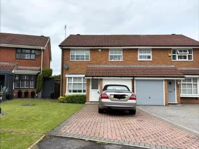 Charming 1 BA 3 bedroom house for rent in Woodbury Grove, Soli.