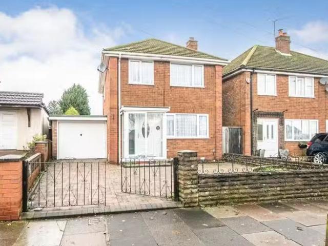 Nice 1 BA 3 bedroom house for rent in Walkers Heath, Kings Nor.