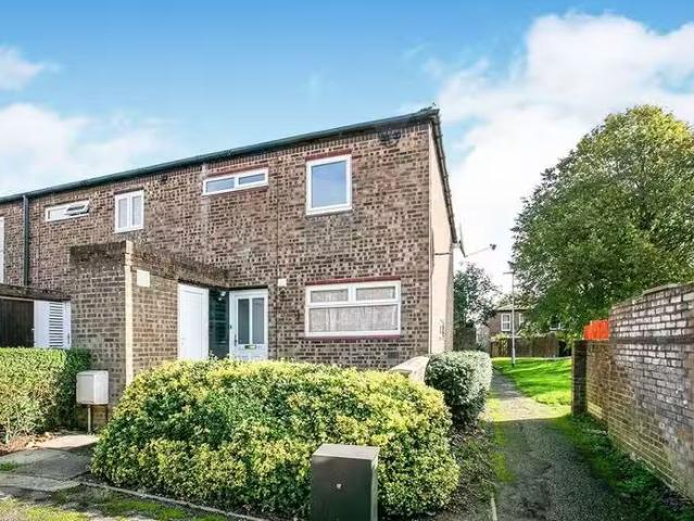 Rental! 1 BA 3 bedroom House to rent, Ripon Road, Stevenage, S.